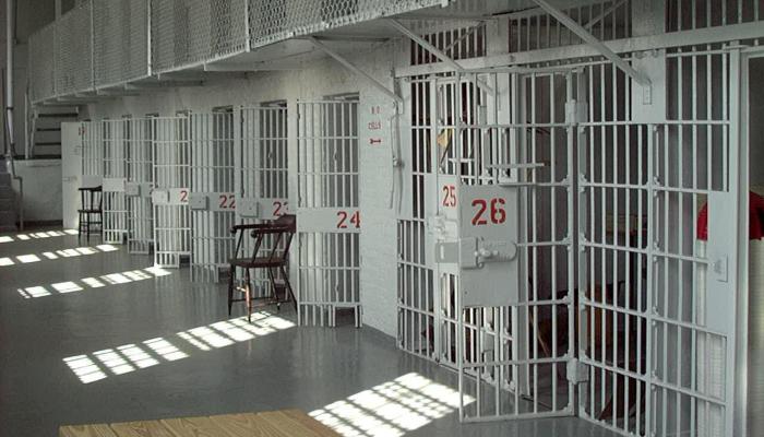 Од Велика Британија во Албанија трансферирана нова група осуденици за ...