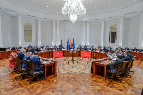 АНТИКРИЗНИ МЕКРИ ЗА ГРАЃАНИТЕ И КОМПАНИИТЕ ВО МАКЕДОНИЈА Владата со апел за одговорно